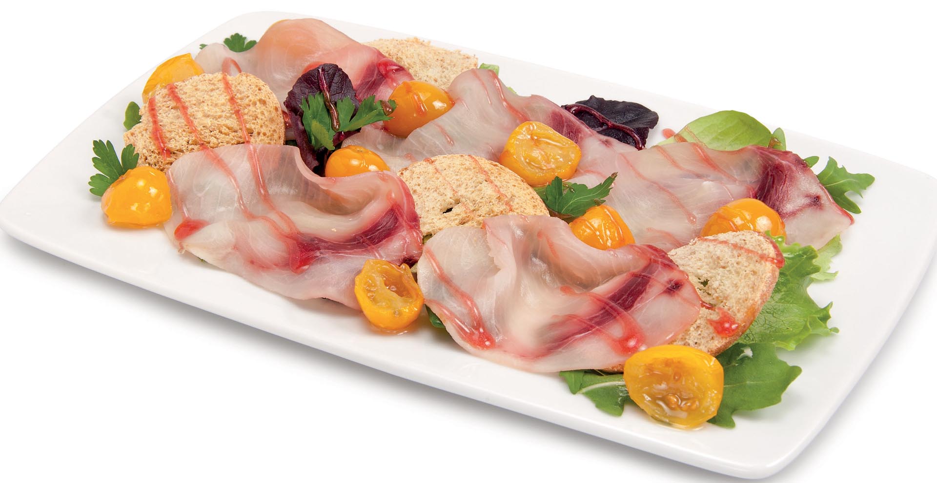Carpaccio di pesce spada con pomodorini gialli, misticanza e chips di ...
